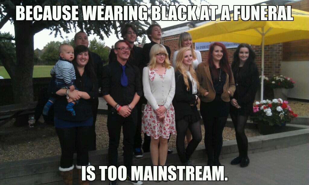 Look at the picture, not me - Meme by Soulhugger :) Memedroid