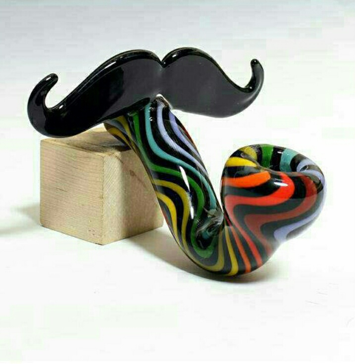 Mustache Pipe.... I want it. - Meme by luisdr0522 :) Memedroid