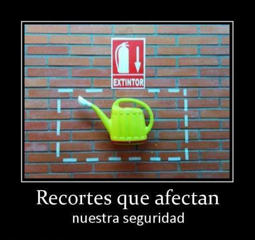 Ahora no es extintor, ahora es regadera xD - Meme subido por ...