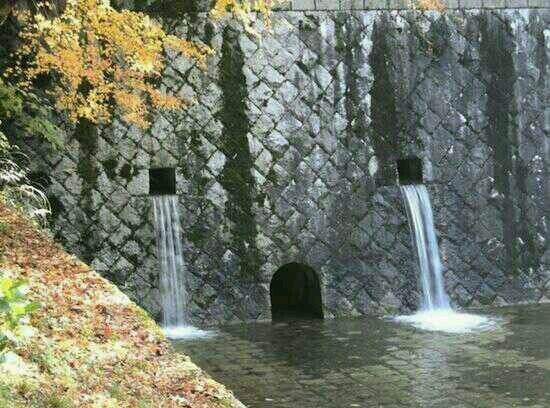 Crying wall - Meme subido por soydolphin :) Memedroid