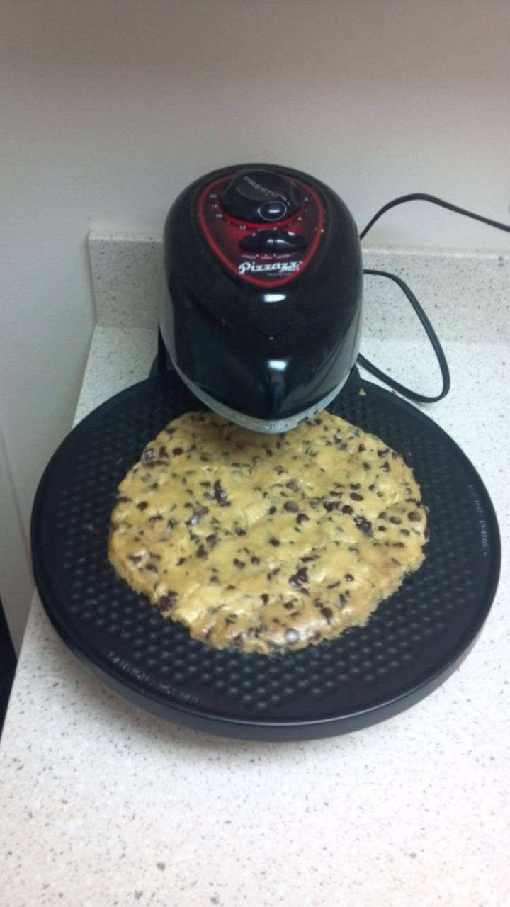 Massive cookie made on a pizzazz. - Meme by Ryanthepro :) Memedroid